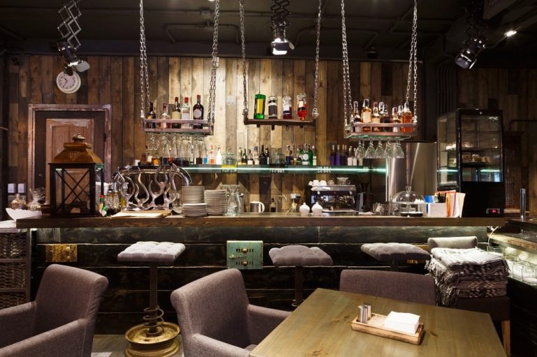 Comptoir de bar : comment bien le choisir ? | Article - eh! ONLINE
